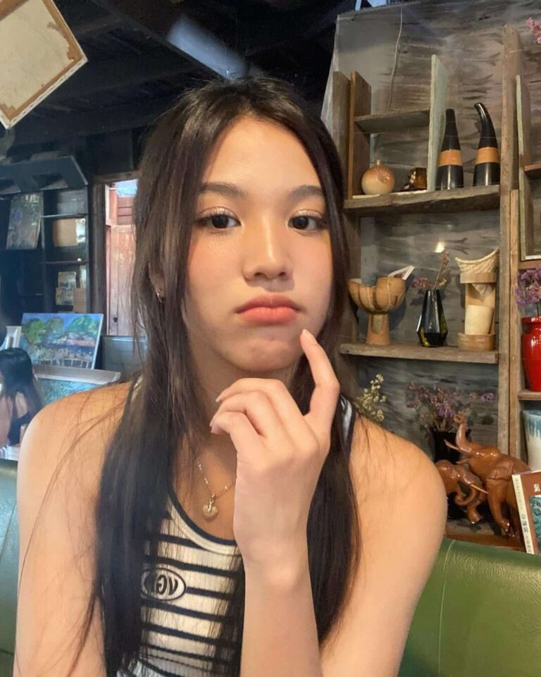 EmiBonnie 宛如文青系女生相愛，泰百最會唱歌的CP – 瘋泰百Crazy for Thai GL